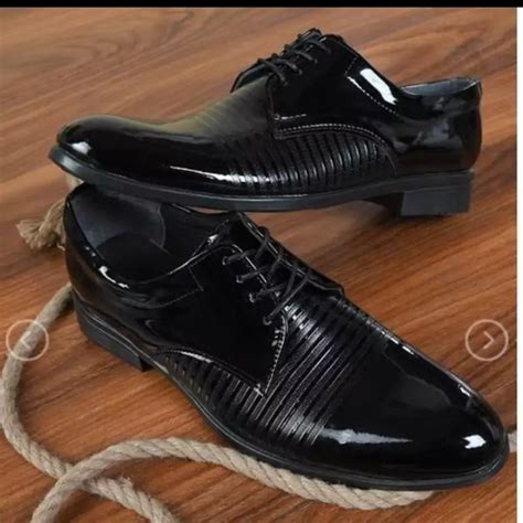 خرید و قیمت کفش ورنی مردانه مجلسی خط دار از غرفه 💃کفش و لباس علیسان🕺