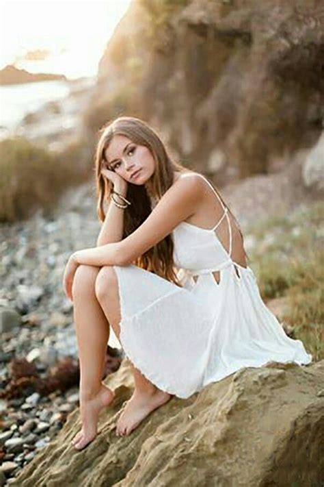 Pin Auf Barefoot Beauty Abschlussfotos Weibliche Fotografie