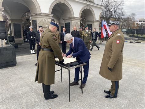 Filip Harzer On Twitter Prezident Polo Il Na Var Avsk M N M Pi Sudsk Ho V Nec K Hrobu