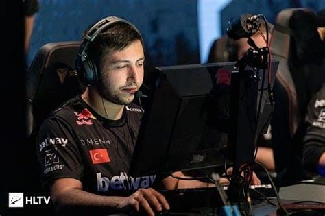 CS GO Professionals Who Use Mouse Acceleration In Their Settings