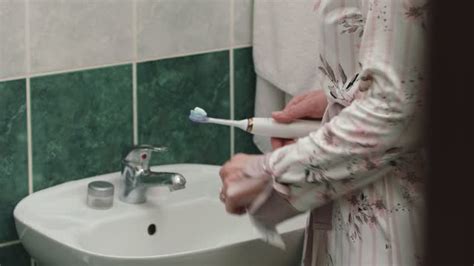 Using Electric Toothbrush Videos And Hd Footage Getty Images