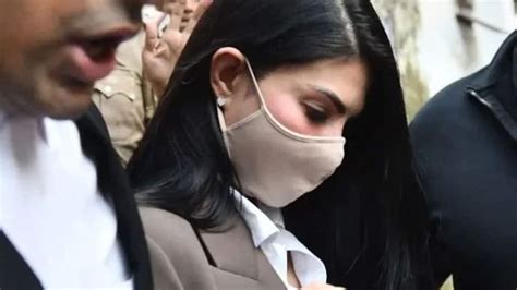 Jacqueline Fernandez Mobbed Outside Court After Getting Bail Haters
