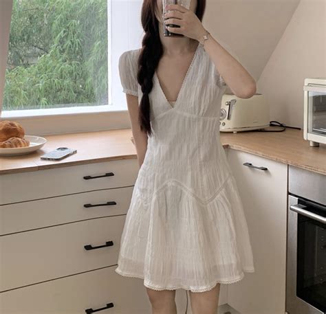 더블제이 24ss 신상 반 소매 브이 넥 미니 미디 원피스 코디 딥 브이 펀칭 라인 직잭 화이트 블랙 2color 반팔 쉬폰 드레스 Sml Size 여친룩 러블리한 해외