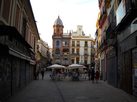 A Square Una Plaza Calle Sevilla