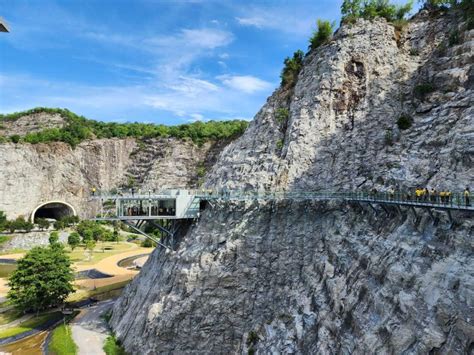 “สะพานทางเดินธรรมชาติเมืองโบราณอู่ทอง” Sky Walk สุดตื่นตาตื่นใจที่