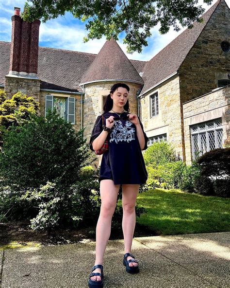 Liv Bevans Feet