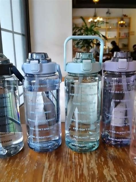 ขวดน้ำ กระบอกน้ำ กระติกน้ำ 2ลิตร ขวดใส่น้ำ กระปอกน้ำ พร้อมหลอด ขวดน้ำพลาสติก ขวดน้ําพกพา ขนาด