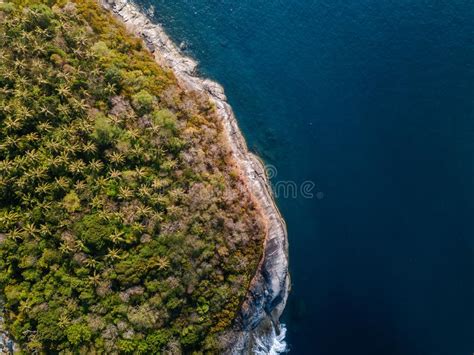 Poco Isla En El Oc Ano Foto De Archivo Imagen De Verde 152172790