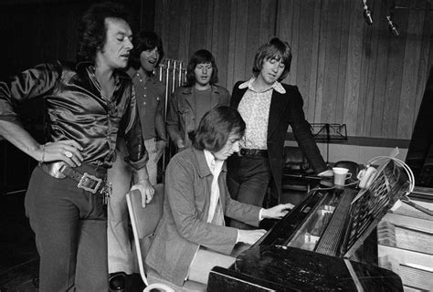 The Hollies Profile History And Music