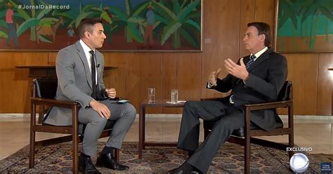 O cão que fuma Em entrevista exclusiva para o JR presidente Bolsonaro faz balanço do º ano