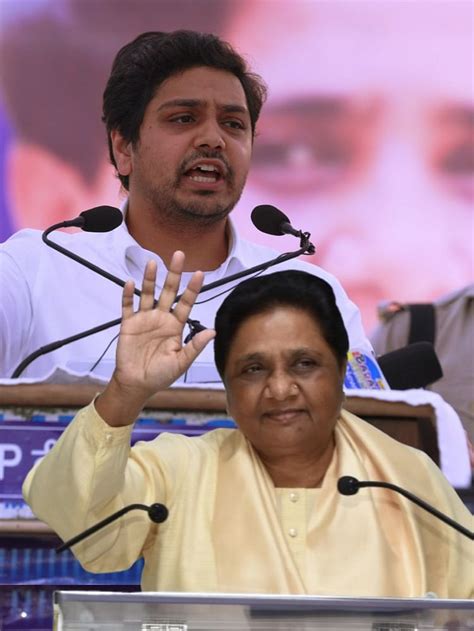 कौन हैं मायावती के उत्तराधिकारी आकाश आनंद जानिए कहां तक की है पढ़ाई