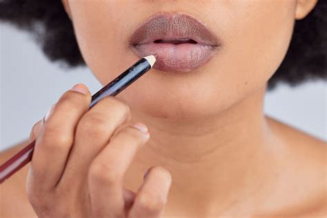 Want A Poutier Lip Tiktok Users Swear By This Easy Lip Lining Hack