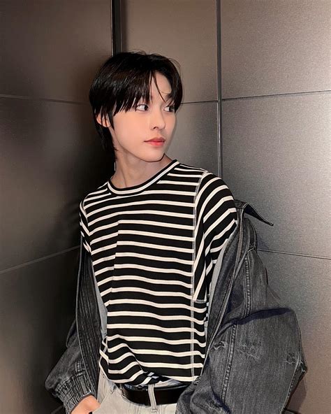 더쿠 엔위시 리쿠 아까 뜬 인스타 사진 존잘이다