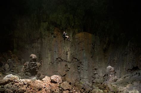 A Bottomless Cave 20 Pics