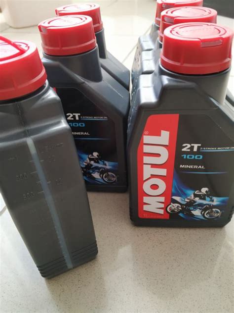 Motorno olje Motul 2T 100 Mineral