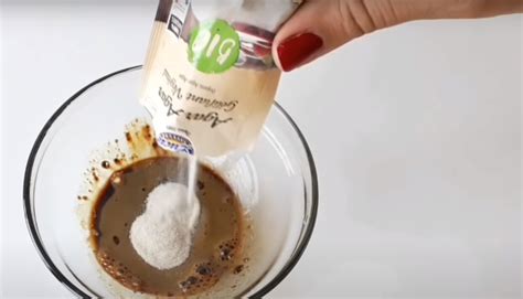 1 лъжица нескафе 1 лъжица вода нанасяш върху бръчките и всичко се