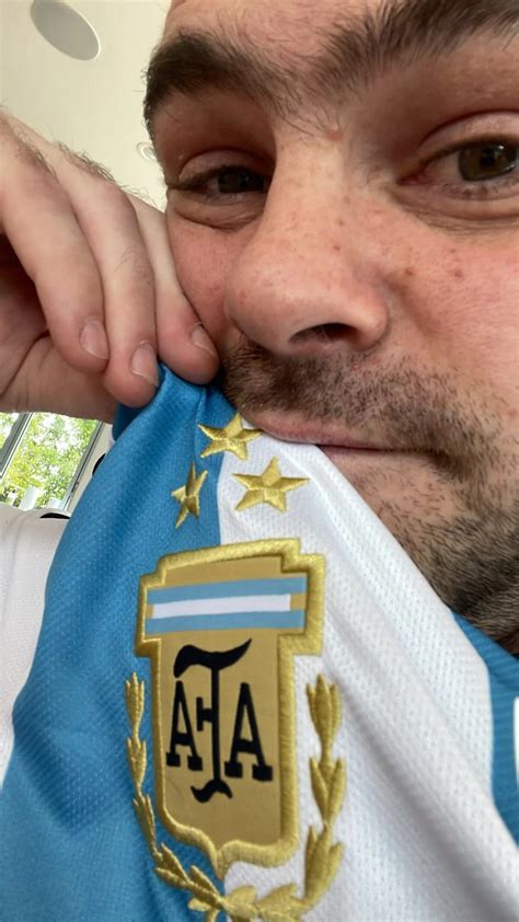 Peter Lanzani el actor que comenzó su carrera cuando era chico y que hoy va por su primer Oscar