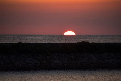 水平線に沈む太陽 By Todo （id：12596098） 写真共有サイトphotohito