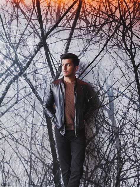 Hassan Khurshid Medium