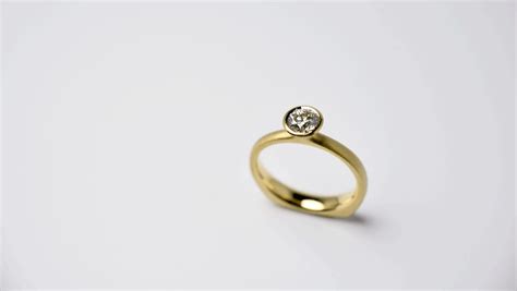 Iris Die Neue Schmuckkollektion Von SchÜtt Puristisch Und Irisierend