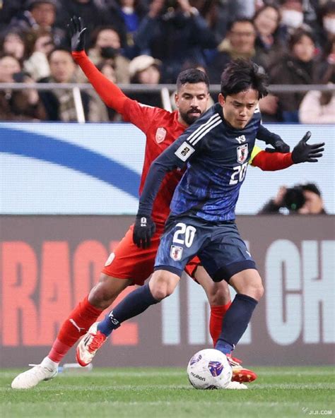 画像・写真：競り合う久保 サッカー：時事ドットコム