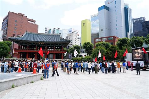 Khit Thit Media Nld အစိုးရကို ဖြုတ်ချရေး ကြံ့ဖွတ် ခင်ရီ ပထမဆုံးမွှေးခဲ့သော မတောက်လောင်ခဲ့သည့