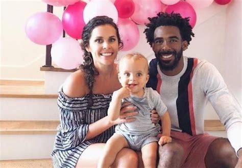 Nba黑人球星生下白人孩子？妻子霸气回复：凭啥只能生黑人小孩？凤凰网