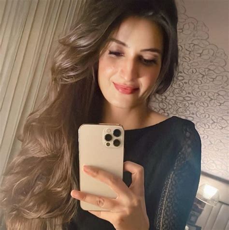 Express News انگریزی میں نہیں اردو میں بات کروں گا Facebook
