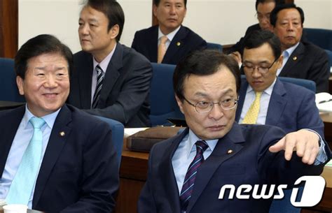 세종시 특별법 개정 토론회 참석한 이해찬 대표 뉴스1
