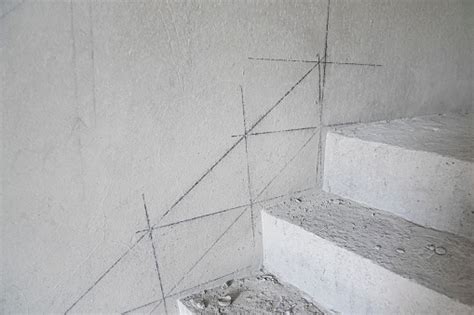 건물의 내부 건설 과정의 그림 집 사다리를 구축하는 단계 가리키기에 대한 스톡 사진 및 기타 이미지 가리키기 거친 건설