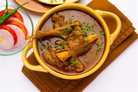 Premium Photo Indian Style Mutton OR Gosht Masala OR Indian Lamb Meat Rogan Josh Served With Naan