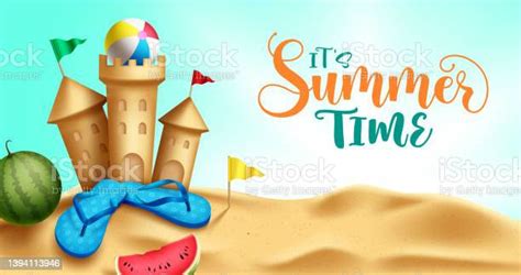 여름 시간 벡터 배경 디자인 모래 성 플립 플롭 및 비치 볼과 같은 3d 열대 계절 요소가있는 여름 시간 텍스트로 재미를 느끼고