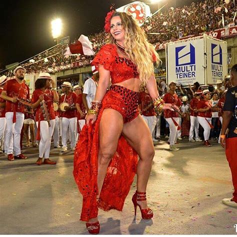 Viviane Araújo 2 Heloisa Tolipan