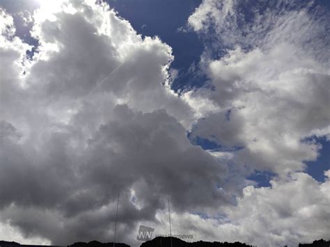 駿河区丸子4丁目。通り雨を降らせそうな雲 静岡県静岡市駿河区 駿河の風待ち船🚢 ウェザーニュース
