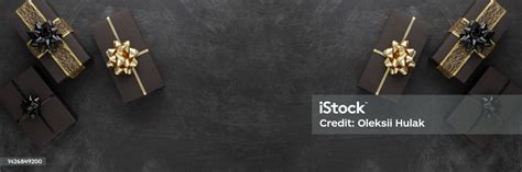 메리 크리스마스와 해피 홀리데이 인사말 카드 프레임 배너 검은 색 배경 겨울에 대한 스톡 사진 및 기타 이미지 겨울 밤 하루 시간대 크리스마스 Istock