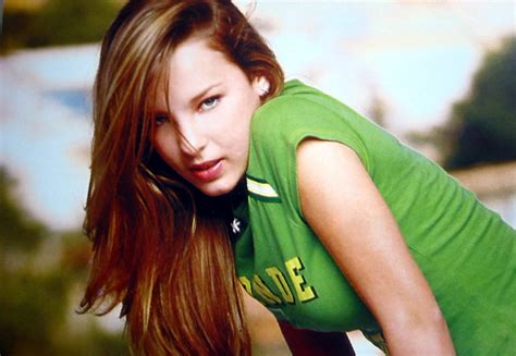 000wallpaper Belinda Mcclory