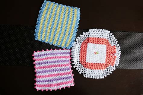 수 제 천으로 목욕 다양 한 패턴 터키 공예품 욕실 섬유 손으로 짠 바스 섬유 터키 수공예품 목욕 스폰지 고립 된 색깔 손으로 짠 탕 골목 가정의 방에 대한 스톡 사진 및