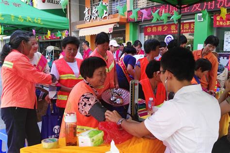 关爱环卫工人我们在行动