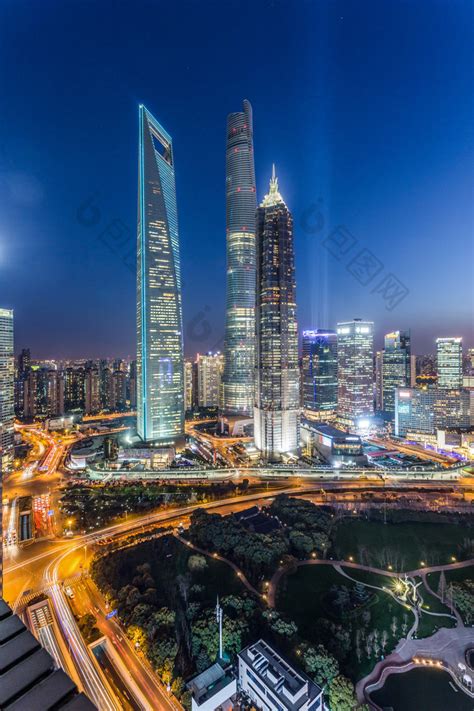 现代城市的夜晚 包图企业站
