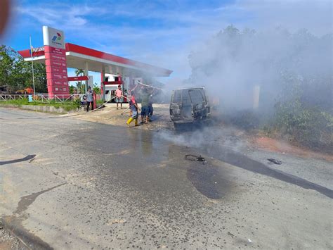 Mobil Kijang Diduga Pengetap Terbakar Di Depan Spbu Marangkayu