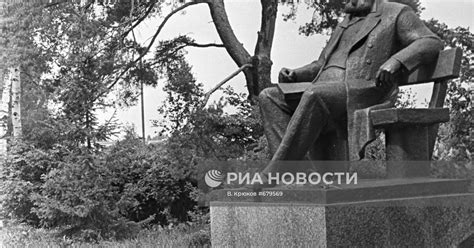 Памятник А Н Островскому в Щелыково РИА Новости Медиабанк