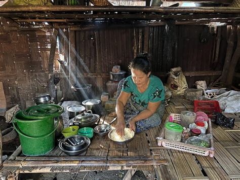 စစ်တွေမြို့ပေါ် ဒုက္ခသည်စခန်းမှာ ရိက္ခာအခက်အခဲဖြစ်နေ — မြန်မာဌာန