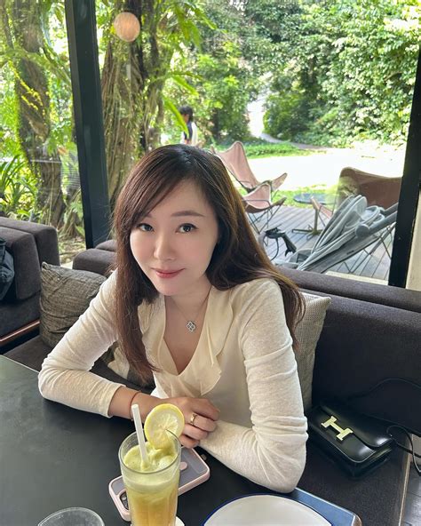 Skye Hold On To The Good Feels Of Holidays Past While Making Ur Way