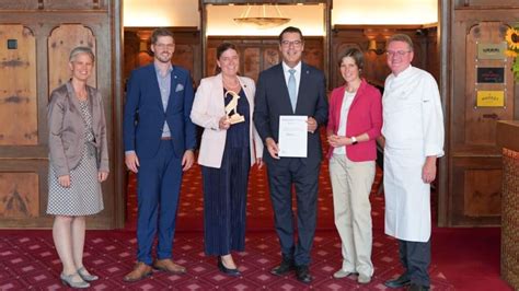 Die Ehl Passugg Wird Als Erste Hotelfachschule Mit Ibex Fairstay