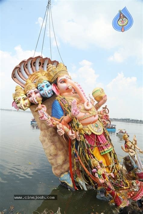 Khairatabad Ganesh Nimajjanam 2018 Photo 12 Of 33
