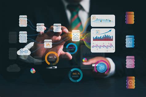 그래프와 기술 기호를 들고 비즈니스 성장을 보여주는 태블릿을 사용하는 사업가 개념에 대한 스톡 사진 및 기타 이미지 개념 개념과 주제 개선 Istock