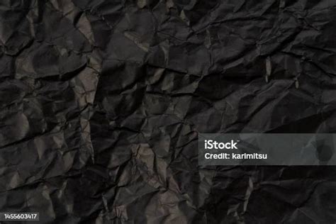 Crumpled Black Paper Texture Background 照片檔及更多 黑色 照片 黑色 弄皺的 紙 Istock
