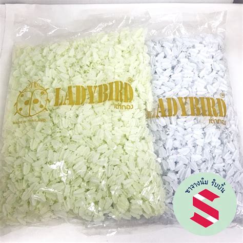 ดอกรักพลาสติกตราเต่าทอง สีขาวและขาวอมเขียวจำนวนประมาณ 1800 ดอก ใช้