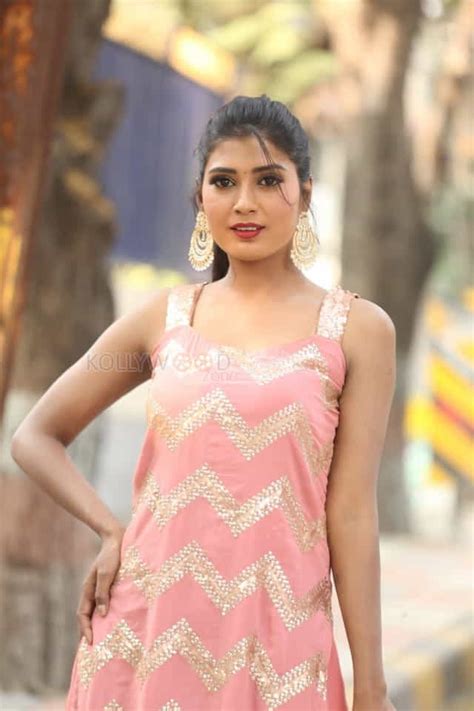 Actress Sanjana Choudhary At Bomma Adirindi Movie Press Meet Photos 23 121226 Kollywood Zone