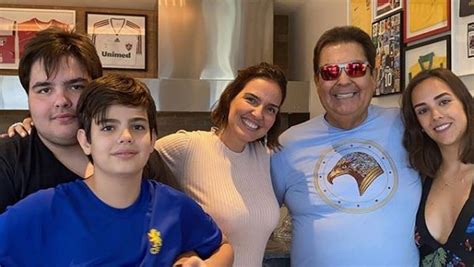 Filho de Faustão mostra mudança no corpo um ano após bariátrica